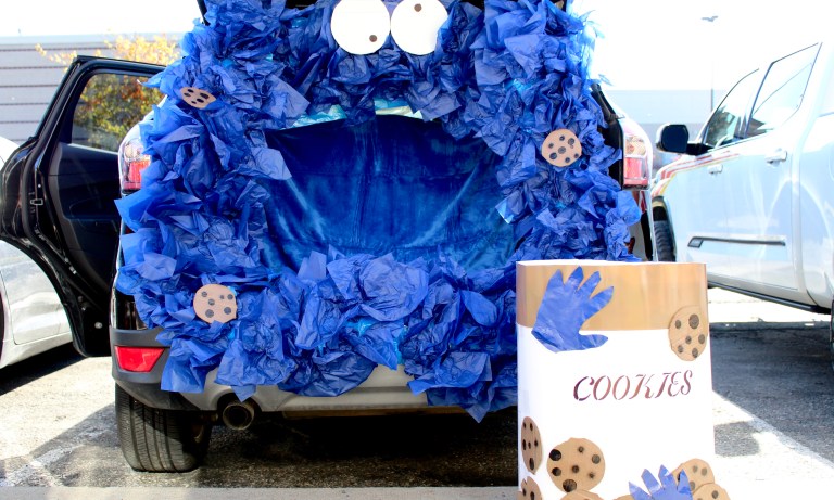 How To Make a Cookie Monster Trunk or Treat – Amanda's Cozy Casa