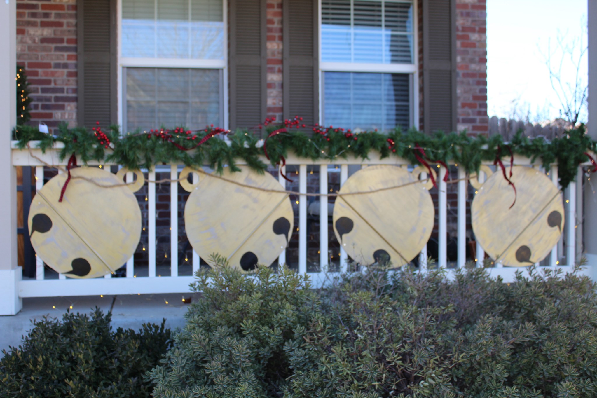 How To Make Giant Jingle Bell Outdoor Decorations – Amanda's Cozy Casa